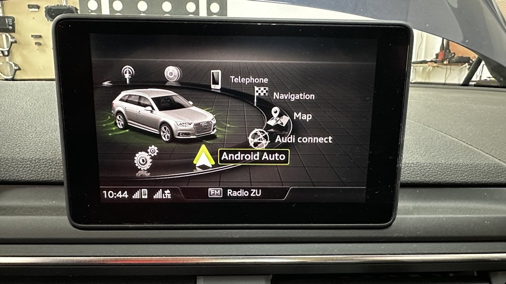 Audi A4 B9 2017 Instalare Montaj Camera Spate Marsarier Port USB ...